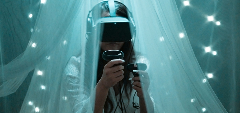 Augmented Reality vs Virtual Reality: 4 Point Comparison | The ...